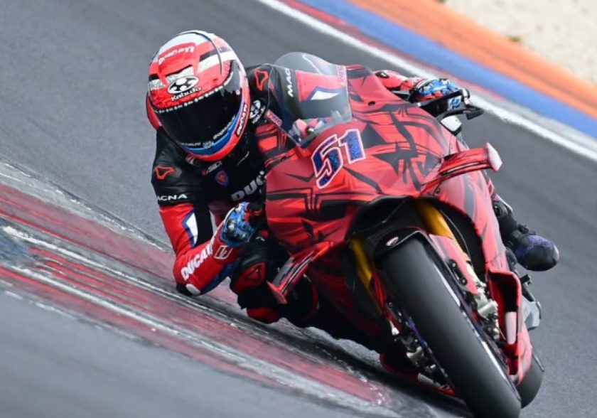 Ducati Unveils the All-New Panigale V4R: A Vision of Power and ...